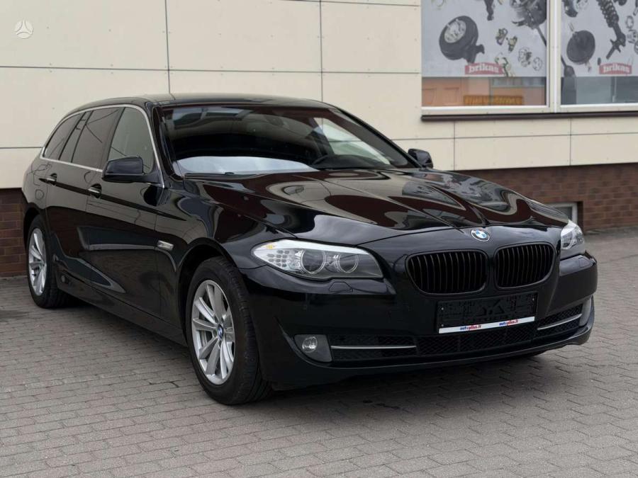 Black BMW 520 2011 in Kretinga, with an engine capacity of 2.00 L and mileage of 352 thousand km for 7800 €, photo 6 on AUTOMOTO.COM.LV