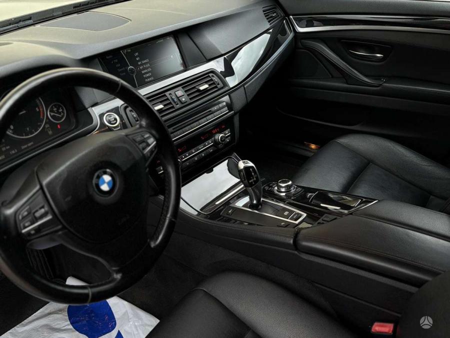 Black BMW 520 2011 in Kretinga, with an engine capacity of 2.00 L and mileage of 352 thousand km for 7800 €, photo 18 on AUTOMOTO.COM.LV