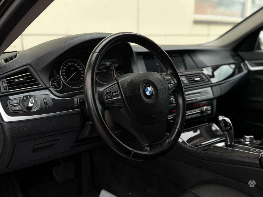 Black BMW 520 2011 in Kretinga, with an engine capacity of 2.00 L and mileage of 352 thousand km for 7800 €, photo 20 on AUTOMOTO.COM.LV