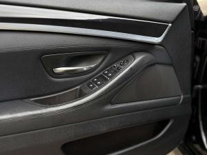 Black BMW 520 2011 in Kretinga, with an engine capacity of 2.00 L and mileage of 352 thousand km for 7800 €, photo 21 on AUTOMOTO.COM.LV