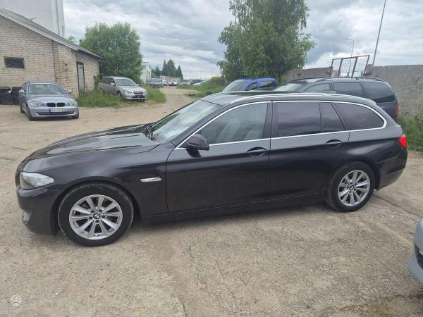 Black BMW 520 2011 in Utena, with an engine capacity of 2.00 L and mileage of 268 thousand km for 6750 €, photo 7 on AUTOMOTO.COM.LV