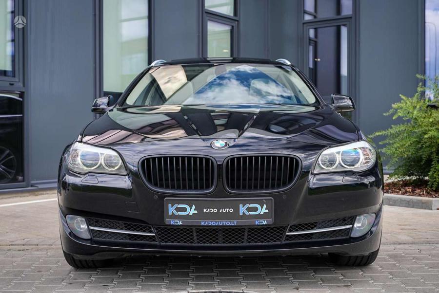Black BMW 520 2011 in Kaunas, with an engine capacity of 2.00 L and mileage of 284 thousand km for 7550 €, photo 5 on AUTOMOTO.COM.LV
