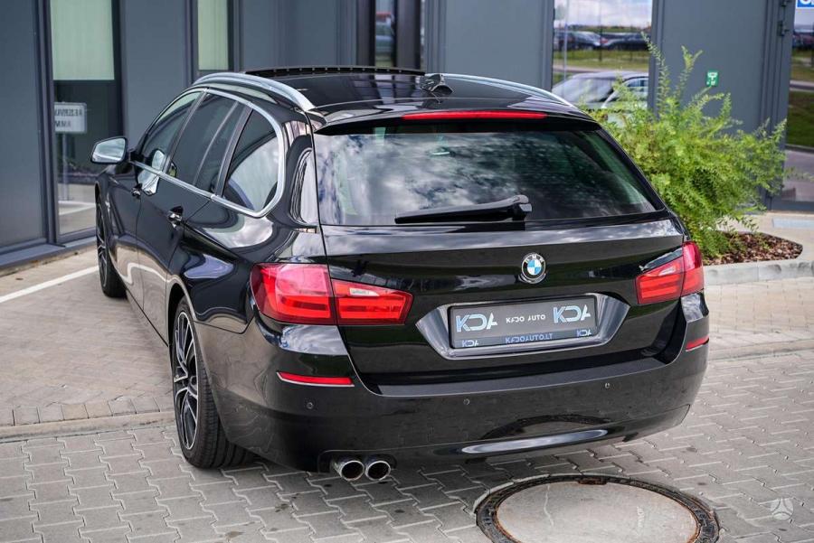 Black BMW 520 2011 in Kaunas, with an engine capacity of 2.00 L and mileage of 284 thousand km for 7550 €, photo 11 on AUTOMOTO.COM.LV
