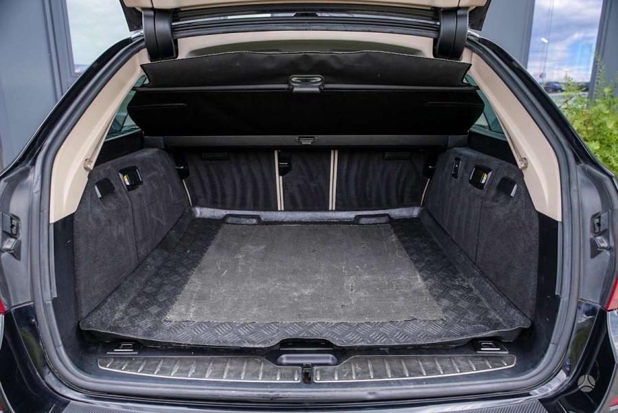 Black BMW 520 2011 in Kaunas, with an engine capacity of 2.00 L and mileage of 284 thousand km for 7550 €, photo 15 on AUTOMOTO.COM.LV