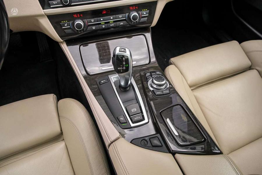 Black BMW 520 2011 in Kaunas, with an engine capacity of 2.00 L and mileage of 284 thousand km for 7550 €, photo 21 on AUTOMOTO.COM.LV