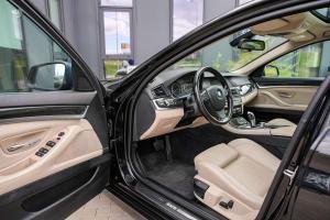 Black BMW 520 2011 in Kaunas, with an engine capacity of 2.00 L and mileage of 284 thousand km for 7550 €, photo 22 on AUTOMOTO.COM.LV