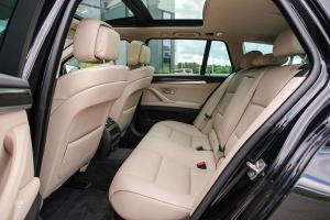 Black BMW 520 2011 in Kaunas, with an engine capacity of 2.00 L and mileage of 284 thousand km for 7550 €, photo 32 on AUTOMOTO.COM.LV