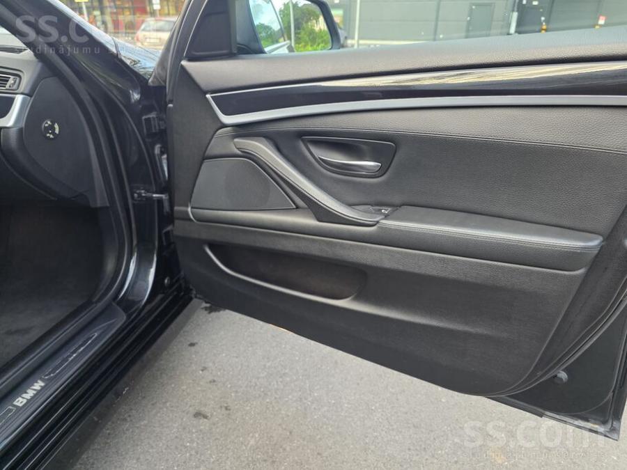 Melns BMW 520 2011 Rīga, ar dzinēja tilpumu 2.00 L un nobraukumu 0 tūkst. km par 8500 €, foto 14 vietnē AUTOMOTO.COM.LV