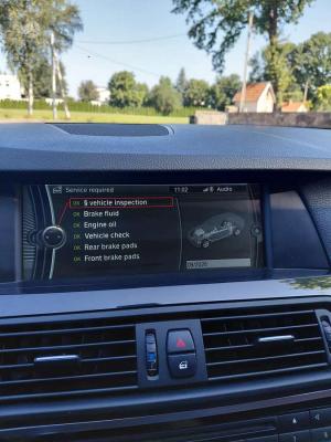 Black BMW 520 2011 in Marijampole, with an engine capacity of 2.00 L and mileage of 329 thousand km for 6600 €, photo 19 on AUTOMOTO.COM.LV