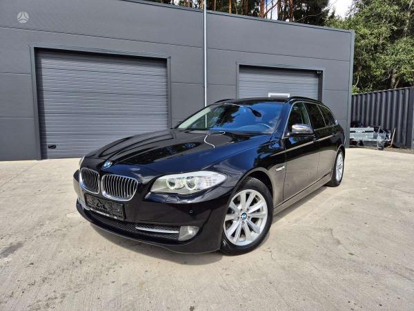 Black BMW 520 2011 in Utena, with an engine capacity of 2.00 L and mileage of 300 thousand km for 6490 €, photo 1 on AUTOMOTO.COM.LV