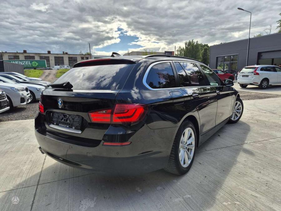Black BMW 520 2011 in Utena, with an engine capacity of 2.00 L and mileage of 300 thousand km for 6490 €, photo 4 on AUTOMOTO.COM.LV