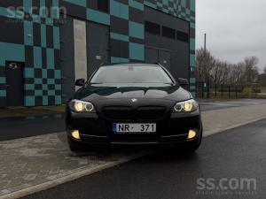Black BMW 520 2011 in Riga, with an engine capacity of 2.00 L and mileage of 360 thousand km for 5499 €, photo 3 on AUTOMOTO.COM.LV