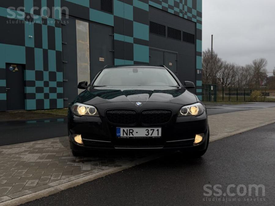 Black BMW 520 2011 in Riga, with an engine capacity of 2.00 L and mileage of 360 thousand km for 5499 €, photo 3 on AUTOMOTO.COM.LV