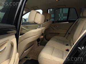 Black BMW 520 2011 in Riga, with an engine capacity of 2.00 L and mileage of 360 thousand km for 5499 €, photo 7 on AUTOMOTO.COM.LV