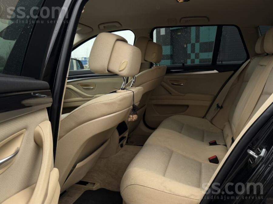 Black BMW 520 2011 in Riga, with an engine capacity of 2.00 L and mileage of 360 thousand km for 5499 €, photo 7 on AUTOMOTO.COM.LV
