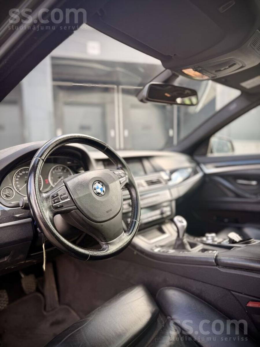 Melns BMW 520 2011 Rīga, ar dzinēja tilpumu 2.00 L un nobraukumu 301 tūkst. km par 7800 €, foto 15 vietnē AUTOMOTO.COM.LV