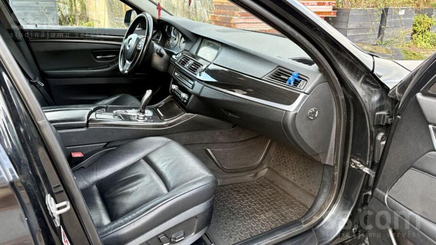 Black BMW 520 2011 in Riga, with an engine capacity of 2.00 L and mileage of 413 thousand km for 5250 €, photo 13 on AUTOMOTO.COM.LV