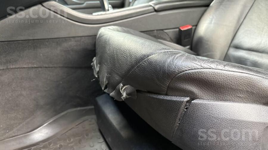 Black BMW 520 2011 in Riga, with an engine capacity of 2.00 L and mileage of 413 thousand km for 5250 €, photo 15 on AUTOMOTO.COM.LV