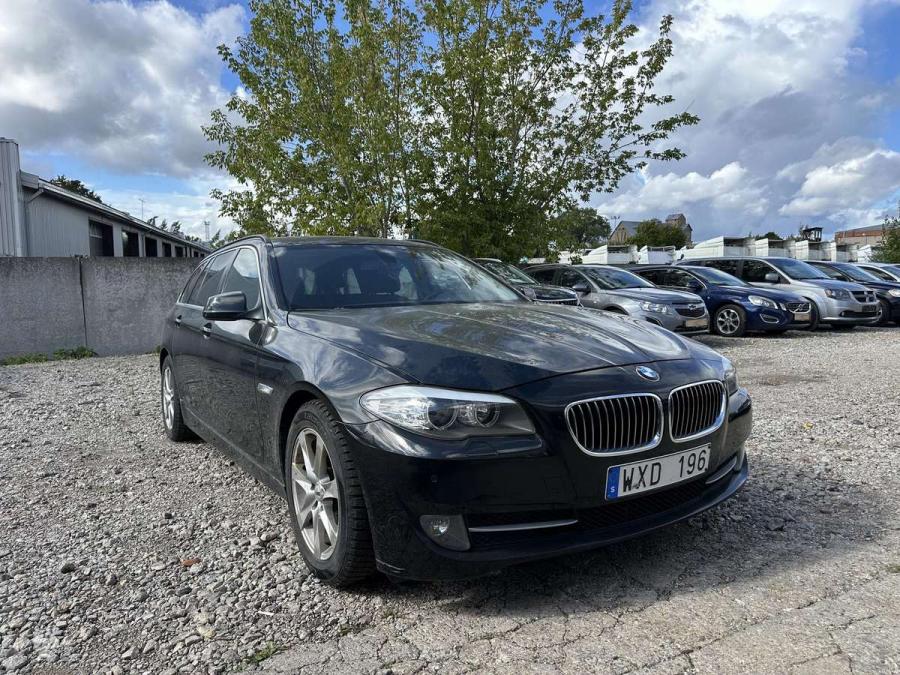 Melns BMW 520 2011 Šauļi, ar dzinēja tilpumu 2.00 L un nobraukumu 217 tūkst. km par 3650 €, foto 4 vietnē AUTOMOTO.COM.LV
