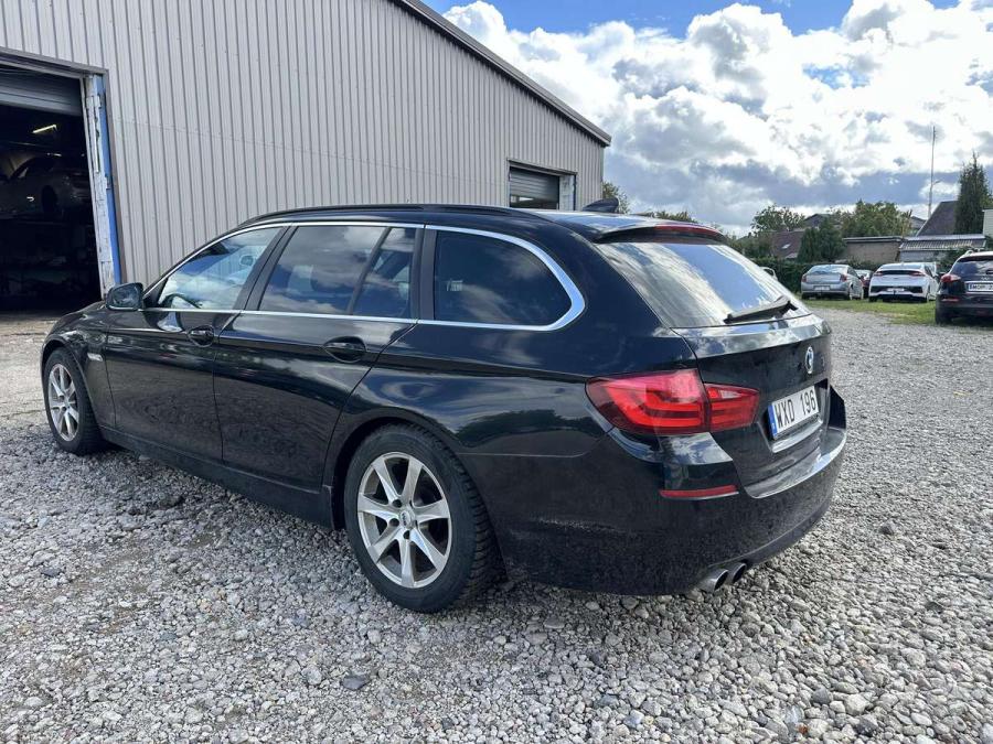 Melns BMW 520 2011 Šauļi, ar dzinēja tilpumu 2.00 L un nobraukumu 217 tūkst. km par 3650 €, foto 7 vietnē AUTOMOTO.COM.LV