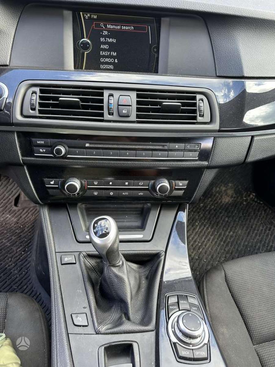 Melns BMW 520 2011 Šauļi, ar dzinēja tilpumu 2.00 L un nobraukumu 217 tūkst. km par 3650 €, foto 14 vietnē AUTOMOTO.COM.LV