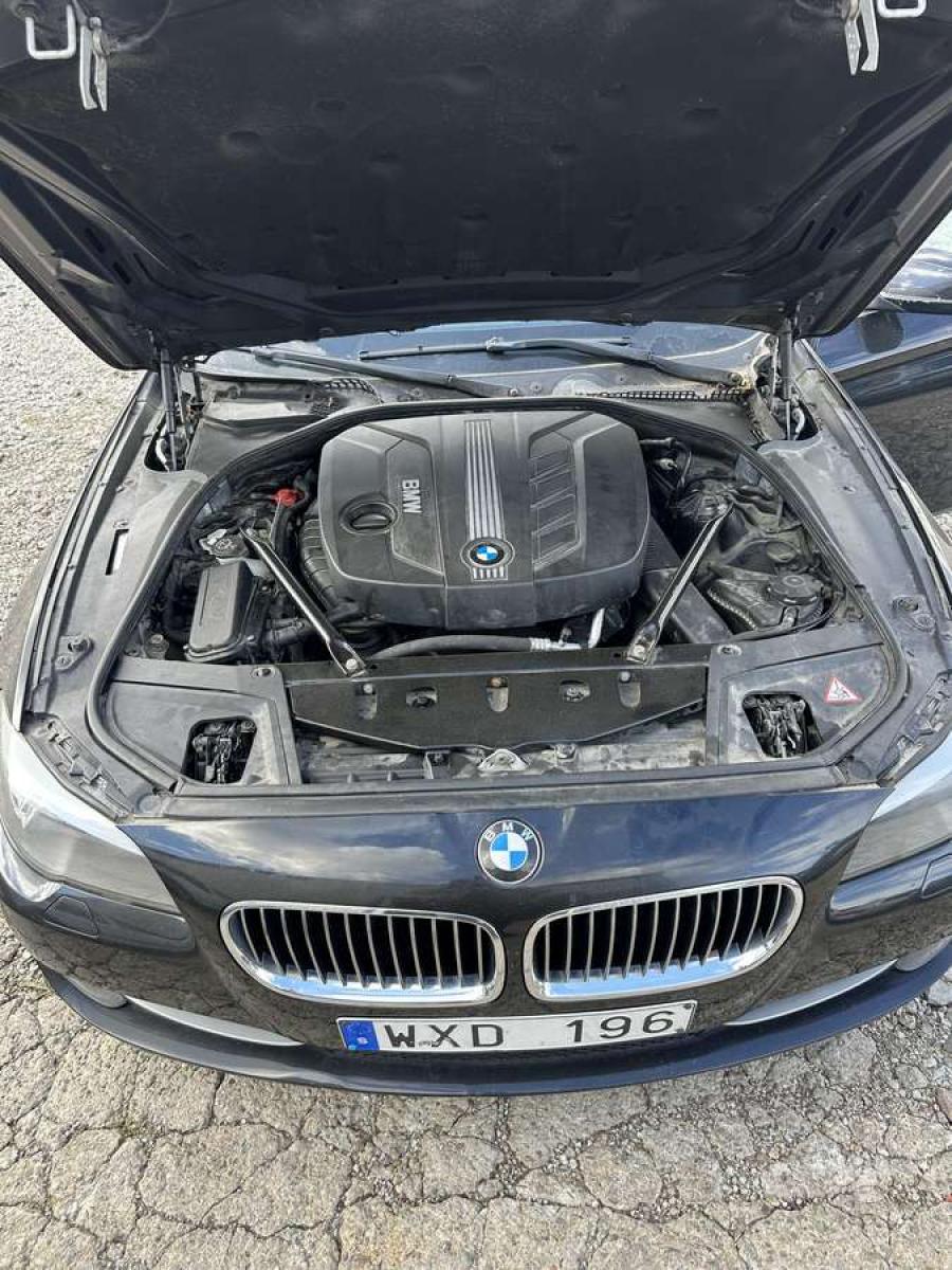 Melns BMW 520 2011 Šauļi, ar dzinēja tilpumu 2.00 L un nobraukumu 217 tūkst. km par 3650 €, foto 18 vietnē AUTOMOTO.COM.LV