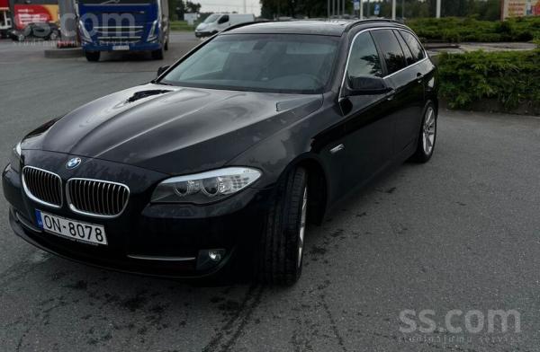 BMW 520 2011 in Riga on AUTOMOTO.COM.LV Black BMW 520 2011 in Riga, with an engine capacity of 2.00 L and mileage of 334 thousand km for 6200 €, photo 3 on AUTOMOTO.COM.LV