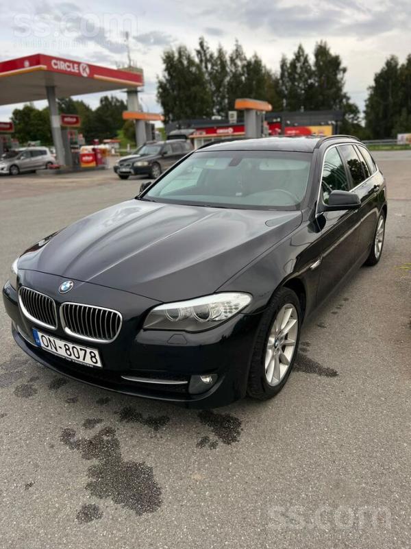 BMW 520 2011 in Riga on AUTOMOTO.COM.LV Black BMW 520 2011 in Riga, with an engine capacity of 2.00 L and mileage of 334 thousand km for 6200 €, photo 5 on AUTOMOTO.COM.LV