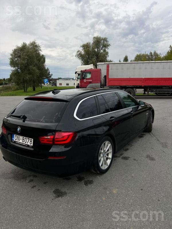 BMW 520 2011 in Riga on AUTOMOTO.COM.LV Black BMW 520 2011 in Riga, with an engine capacity of 2.00 L and mileage of 334 thousand km for 6200 €, photo 6 on AUTOMOTO.COM.LV
