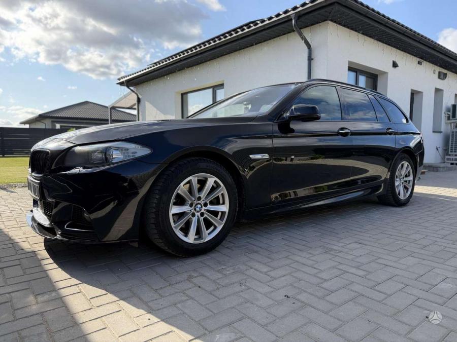 Black BMW 520 2011 in Kaunas, with an engine capacity of 2.00 L and mileage of 326 thousand km for 10000 €, photo 3 on AUTOMOTO.COM.LV