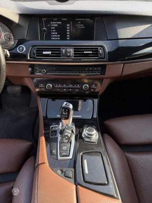 Black BMW 520 2011 in Kaunas, with an engine capacity of 2.00 L and mileage of 326 thousand km for 10000 €, photo 10 on AUTOMOTO.COM.LV