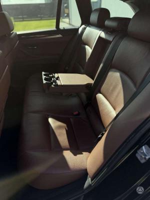 Black BMW 520 2011 in Kaunas, with an engine capacity of 2.00 L and mileage of 326 thousand km for 10000 €, photo 13 on AUTOMOTO.COM.LV