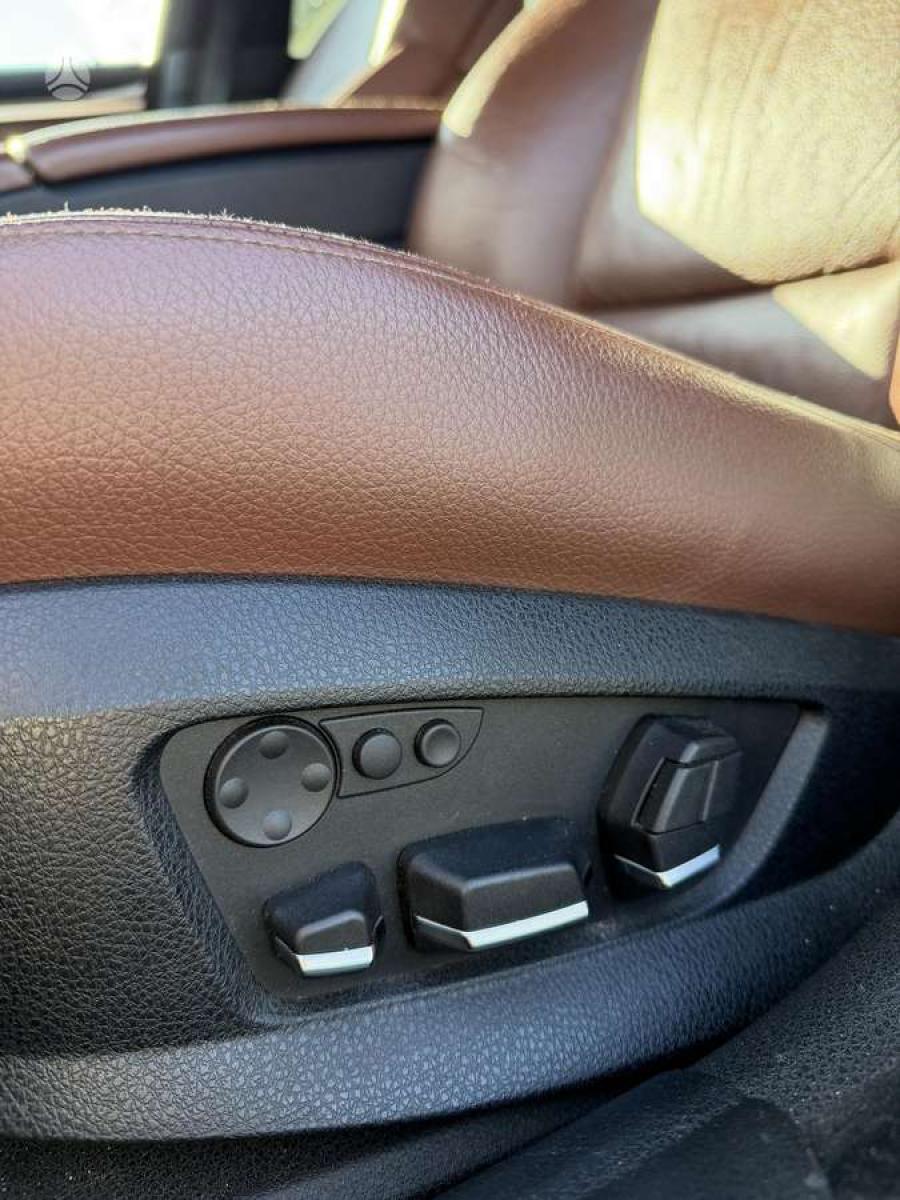 Black BMW 520 2011 in Kaunas, with an engine capacity of 2.00 L and mileage of 326 thousand km for 10000 €, photo 14 on AUTOMOTO.COM.LV