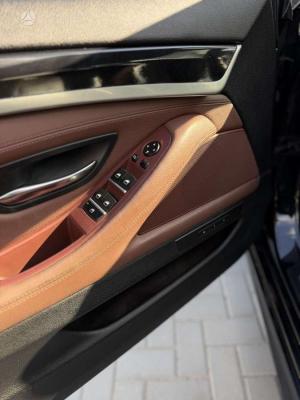 Black BMW 520 2011 in Kaunas, with an engine capacity of 2.00 L and mileage of 326 thousand km for 10000 €, photo 15 on AUTOMOTO.COM.LV