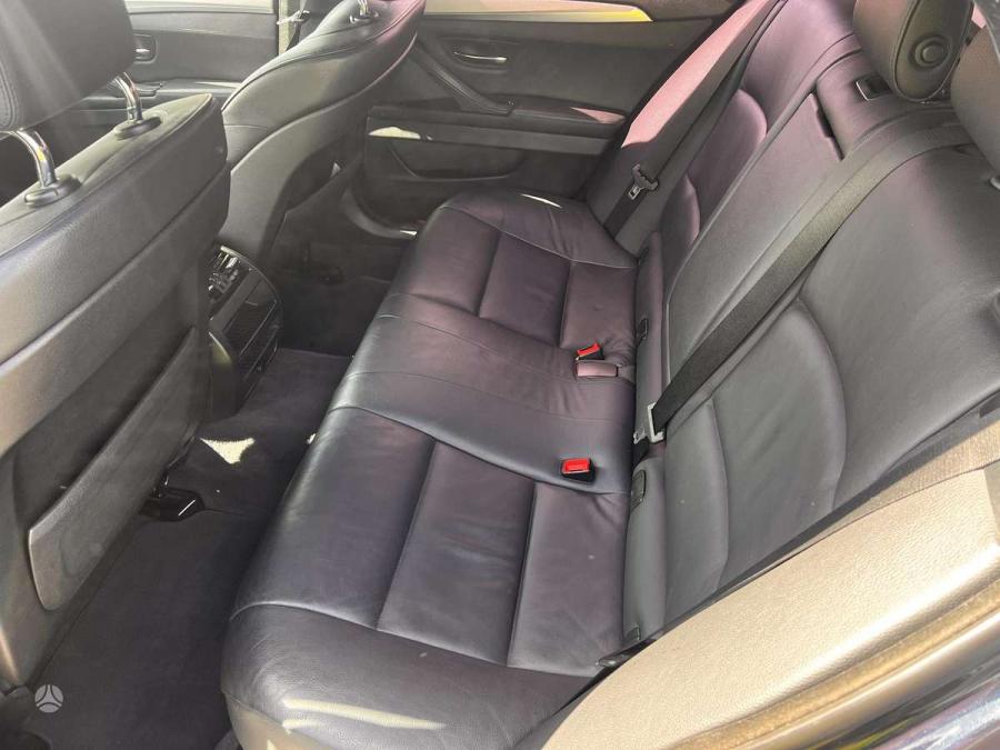 Black BMW 520 2011 in Vilkaviskis, with an engine capacity of 2.00 L and mileage of 300 thousand km for 8200 €, photo 8 on AUTOMOTO.COM.LV