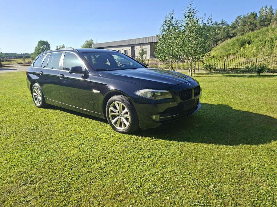 Black BMW 520 2011 in Silute, with an engine capacity of 2.00 L and mileage of 228 thousand km for 6200 €, photo 1 on AUTOMOTO.COM.LV