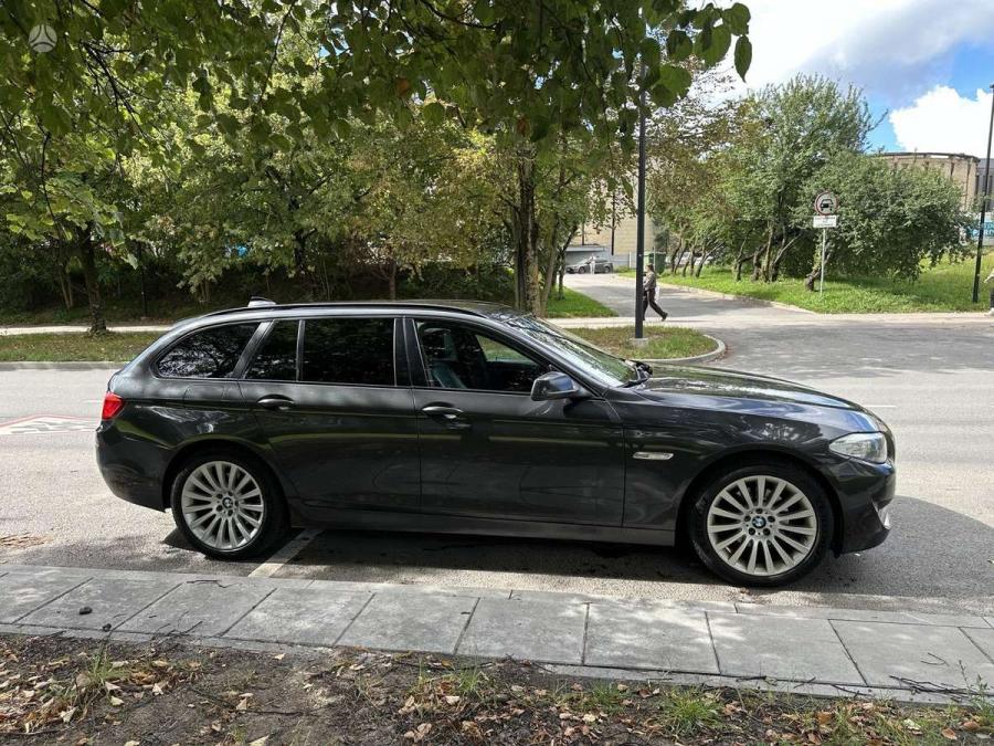 Black BMW 520 2011 in Vilnius, with an engine capacity of 2.00 L and mileage of 340 thousand km for 4100 €, photo 4 on AUTOMOTO.COM.LV