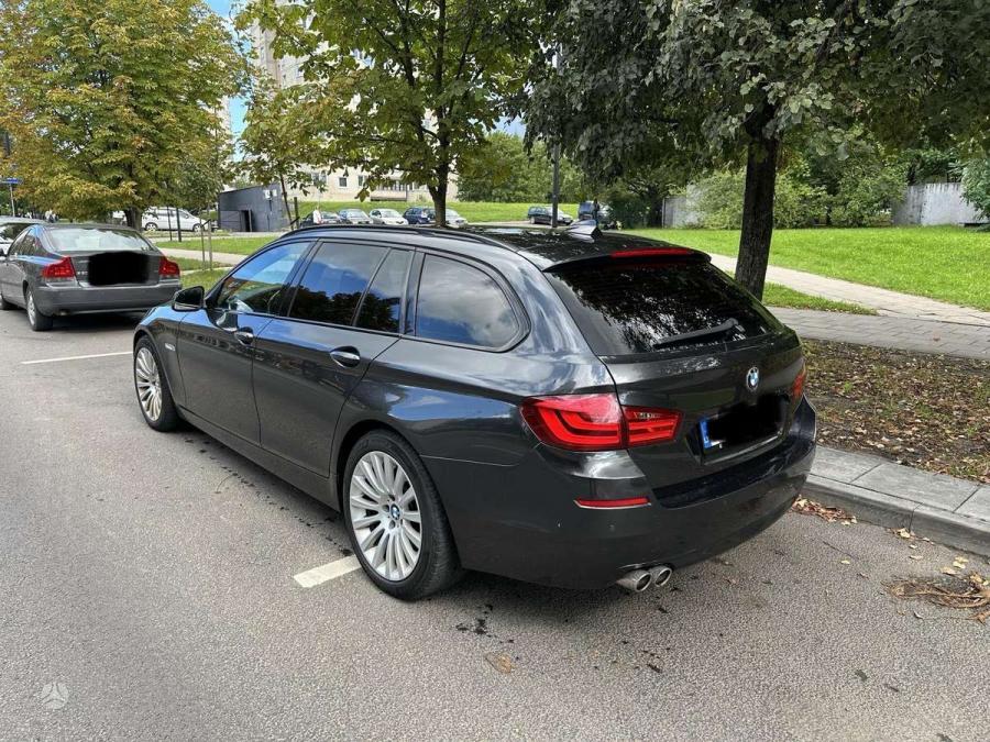 Black BMW 520 2011 in Vilnius, with an engine capacity of 2.00 L and mileage of 340 thousand km for 4100 €, photo 5 on AUTOMOTO.COM.LV