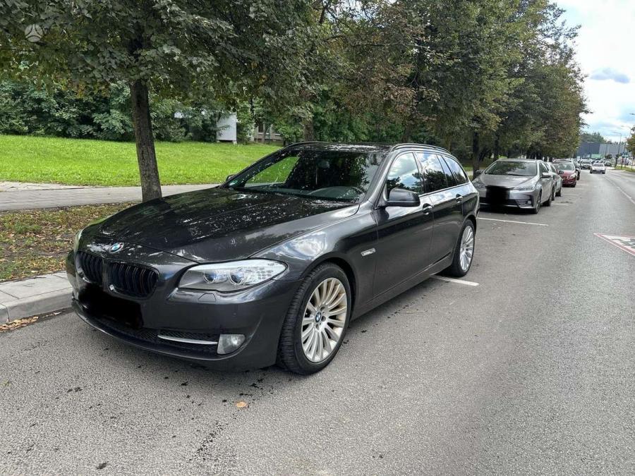 Black BMW 520 2011 in Vilnius, with an engine capacity of 2.00 L and mileage of 340 thousand km for 4100 €, photo 6 on AUTOMOTO.COM.LV