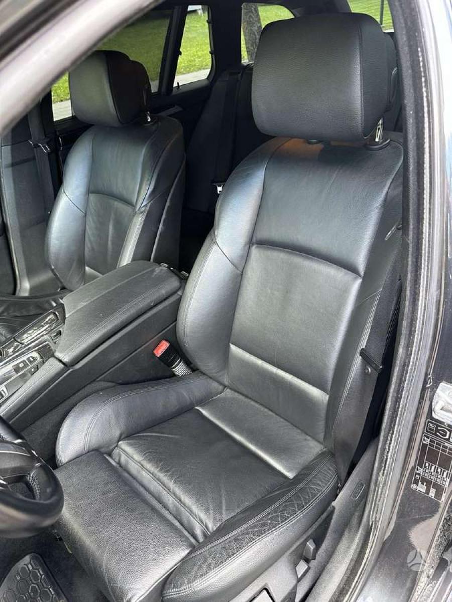 Black BMW 520 2011 in Vilnius, with an engine capacity of 2.00 L and mileage of 340 thousand km for 4100 €, photo 9 on AUTOMOTO.COM.LV