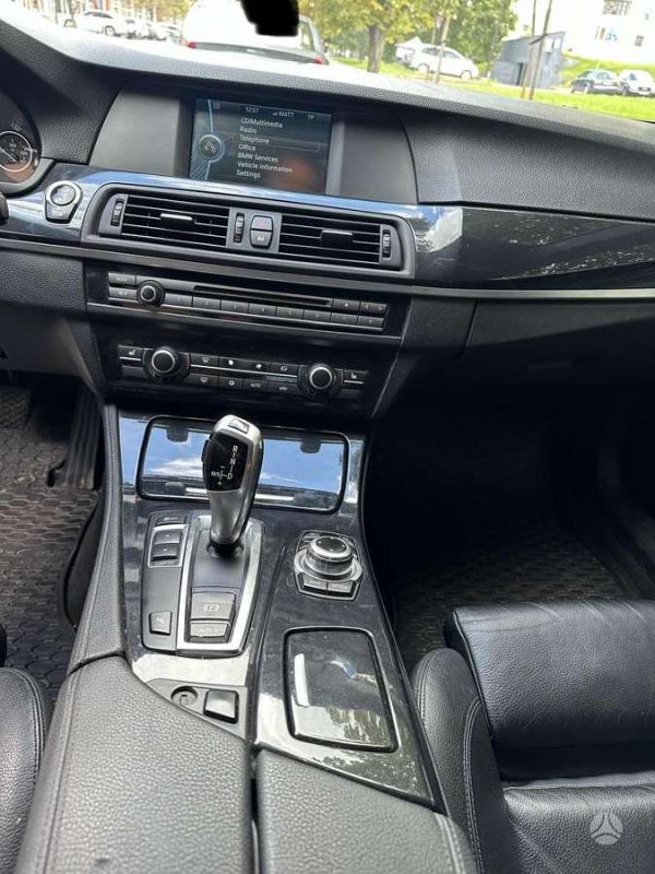 Melns BMW 520 2011 Viļņa, ar dzinēja tilpumu 2.00 L un nobraukumu 340 tūkst. km par 4100 €, foto 11 vietnē AUTOMOTO.COM.LV