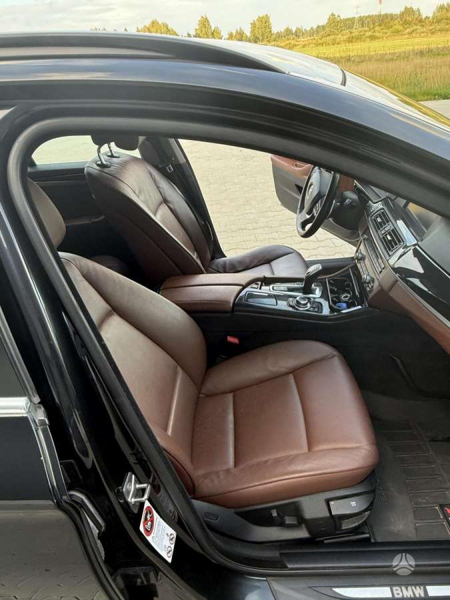 Melns BMW 520 2011 Šauļi, ar dzinēja tilpumu 2.00 L un nobraukumu 291 tūkst. km par 7200 €, foto 24 vietnē AUTOMOTO.COM.LV