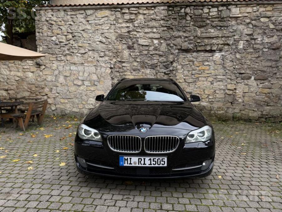 Black BMW 520 2011 in Cesis, with an engine capacity of 2.00 L and mileage of 280 thousand km for 8450 €, photo 3 on AUTOMOTO.COM.LV