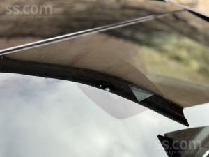 Black BMW 520 2011 in Cesis, with an engine capacity of 2.00 L and mileage of 280 thousand km for 8450 €, photo 30 on AUTOMOTO.COM.LV