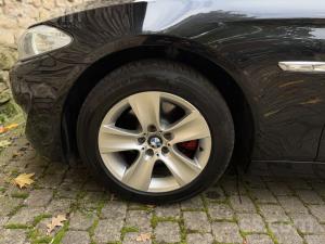 Black BMW 520 2011 in Cesis, with an engine capacity of 2.00 L and mileage of 280 thousand km for 8450 €, photo 33 on AUTOMOTO.COM.LV