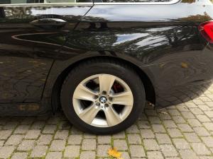 Black BMW 520 2011 in Cesis, with an engine capacity of 2.00 L and mileage of 280 thousand km for 8450 €, photo 34 on AUTOMOTO.COM.LV