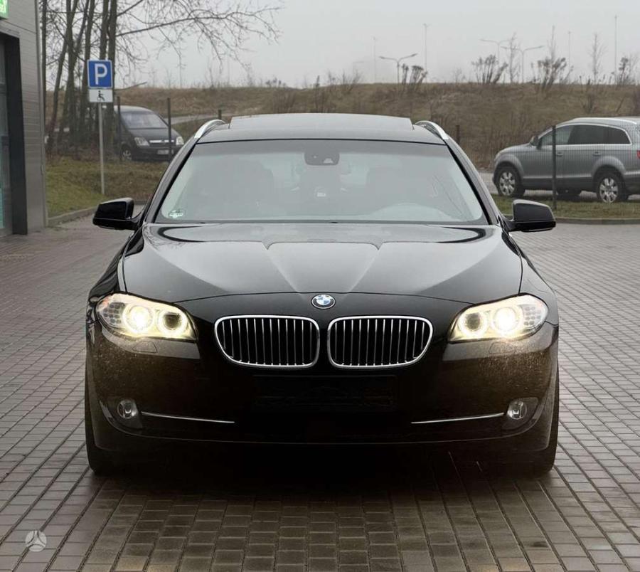 Black BMW 520 2012 in Vilnius, with an engine capacity of 2.00 L and mileage of 250 thousand km for 9000 €, photo 5 on AUTOMOTO.COM.LV