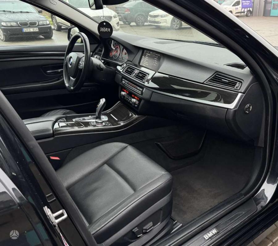 Black BMW 520 2012 in Vilnius, with an engine capacity of 2.00 L and mileage of 250 thousand km for 9000 €, photo 10 on AUTOMOTO.COM.LV