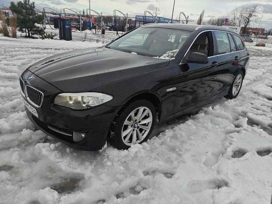 Black BMW 520 2012 in Klaipeda, with an engine capacity of 2.00 L and mileage of 282 thousand km for 5990 €, photo 2 on AUTOMOTO.COM.LV