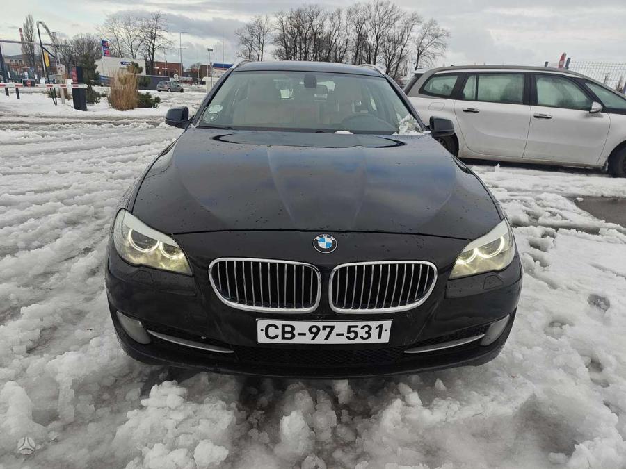 Black BMW 520 2012 in Klaipeda, with an engine capacity of 2.00 L and mileage of 282 thousand km for 5990 €, photo 3 on AUTOMOTO.COM.LV